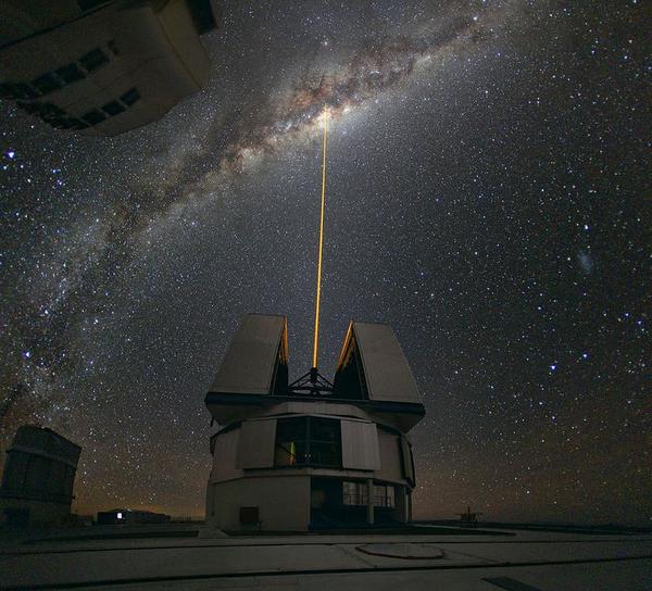Optique adaptative et étoiles laser | Astronoo